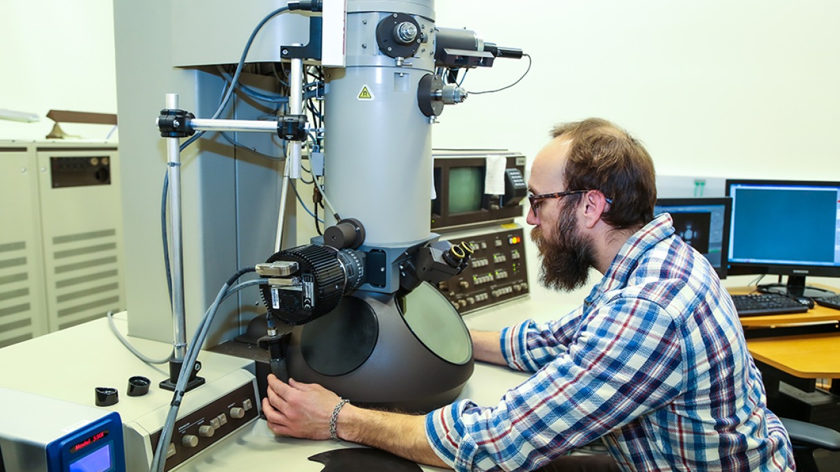 Use the Electron Microscopy Facility | Instrumentation for Molecular ...